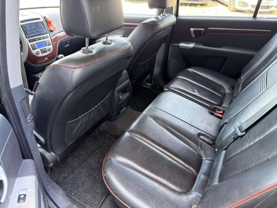 Melns Hyundai Santa Fe 2008 Viļņa, ar dzinēja tilpumu 2.19 L un nobraukumu 280 tūkst. km par 1950 €, foto 12 vietnē AUTOMOTO.COM.LV