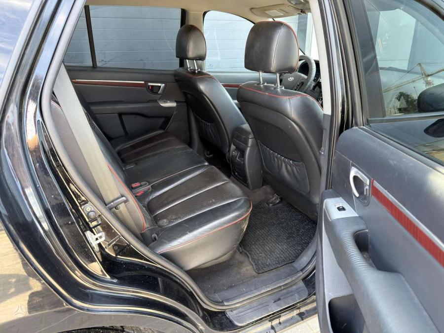 Melns Hyundai Santa Fe 2008 Viļņa, ar dzinēja tilpumu 2.19 L un nobraukumu 280 tūkst. km par 1950 €, foto 13 vietnē AUTOMOTO.COM.LV
