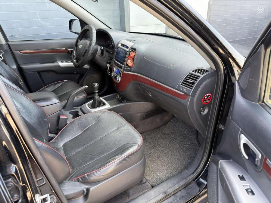 Melns Hyundai Santa Fe 2008 Viļņa, ar dzinēja tilpumu 2.19 L un nobraukumu 280 tūkst. km par 1950 €, foto 14 vietnē AUTOMOTO.COM.LV