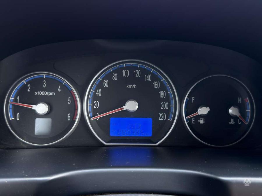 Melns Hyundai Santa Fe 2008 Viļņa, ar dzinēja tilpumu 2.19 L un nobraukumu 280 tūkst. km par 1950 €, foto 16 vietnē AUTOMOTO.COM.LV