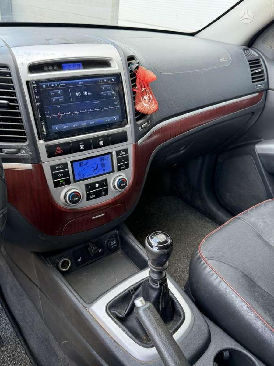 Melns Hyundai Santa Fe 2008 Viļņa, ar dzinēja tilpumu 2.19 L un nobraukumu 280 tūkst. km par 1950 €, foto 17 vietnē AUTOMOTO.COM.LV