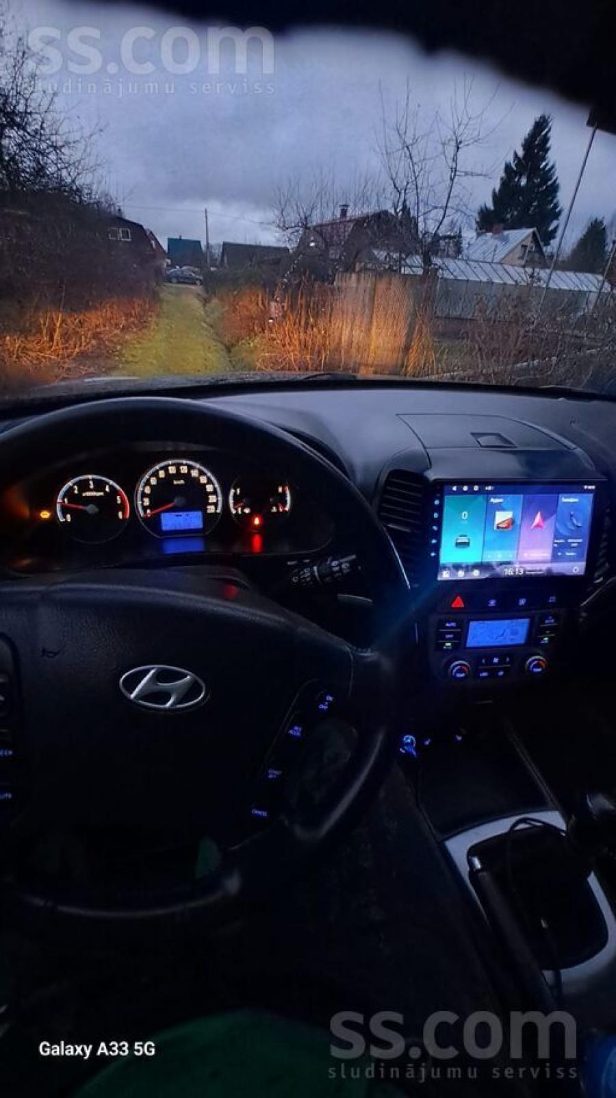 Black Hyundai Santa Fe 2008 in Riga, with an engine capacity of 2.20 L and mileage of 270 thousand km for 2000 €, photo 6 on AUTOMOTO.COM.LV