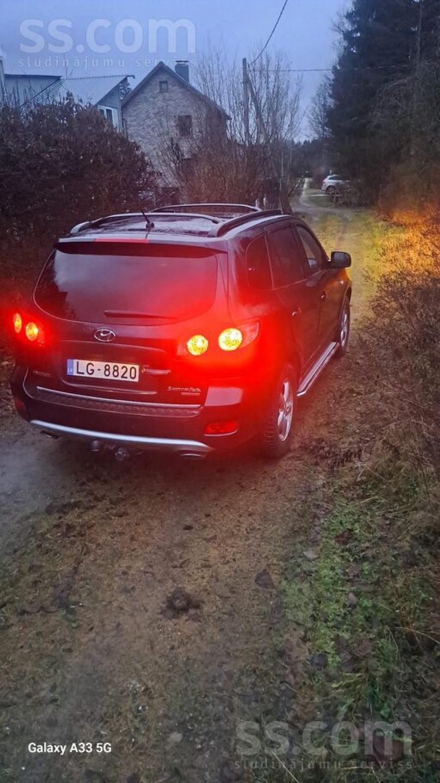 Black Hyundai Santa Fe 2008 in Riga, with an engine capacity of 2.20 L and mileage of 270 thousand km for 2000 €, photo 10 on AUTOMOTO.COM.LV