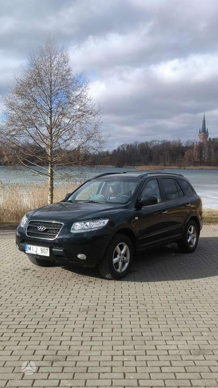 Black Hyundai Santa Fe 2008 in Vilnius, with an engine capacity of 2.19 L and mileage of 165 thousand km for 4090 €, photo 1 on AUTOMOTO.COM.LV