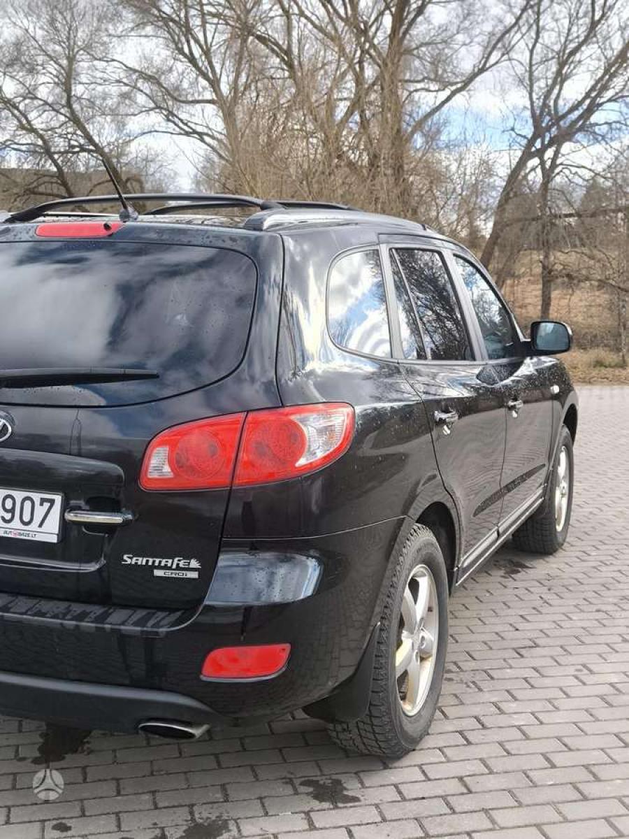 Black Hyundai Santa Fe 2008 in Vilnius, with an engine capacity of 2.19 L and mileage of 165 thousand km for 4090 €, photo 3 on AUTOMOTO.COM.LV