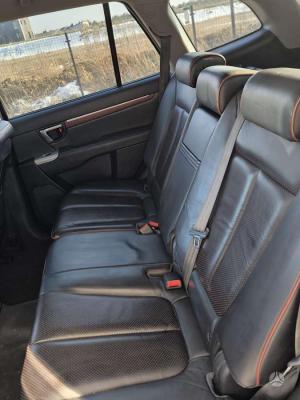 Black Hyundai Santa Fe 2008 in Vilnius, with an engine capacity of 2.19 L and mileage of 165 thousand km for 4090 €, photo 9 on AUTOMOTO.COM.LV