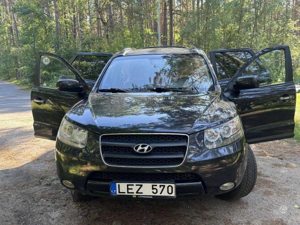 Melns Hyundai Santa Fe 2008 Viļņa, ar dzinēja tilpumu 2.19 L un nobraukumu 242 tūkst. km par 4100 €, foto 2 vietnē AUTOMOTO.COM.LV