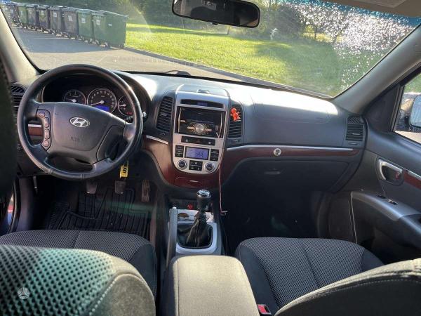 Melns Hyundai Santa Fe 2008 Kretinga, ar dzinēja tilpumu 2.19 L un nobraukumu 327 tūkst. km par 3800 €, foto 9 vietnē AUTOMOTO.COM.LV