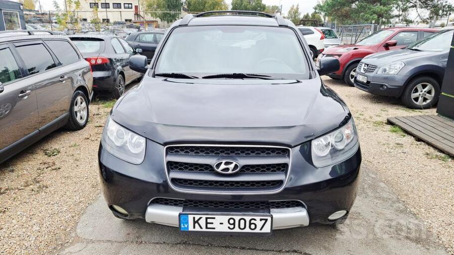 Black Hyundai Santa Fe 2008 in Riga, with an engine capacity of 2.20 L and mileage of 296 thousand km for 3600 €, photo 6 on AUTOMOTO.COM.LV