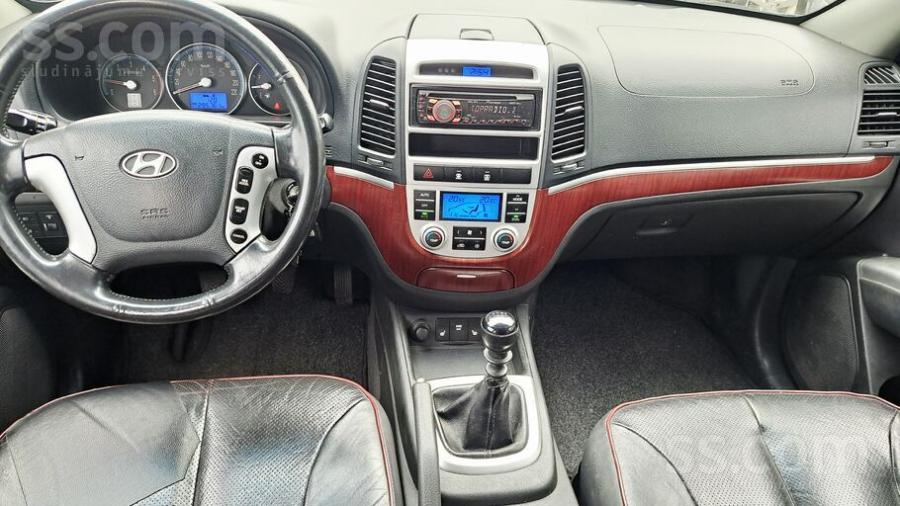 Black Hyundai Santa Fe 2008 in Riga, with an engine capacity of 2.20 L and mileage of 296 thousand km for 3600 €, photo 8 on AUTOMOTO.COM.LV
