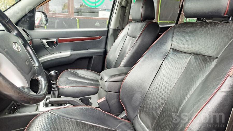 Black Hyundai Santa Fe 2008 in Riga, with an engine capacity of 2.20 L and mileage of 296 thousand km for 3600 €, photo 11 on AUTOMOTO.COM.LV