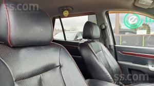 Black Hyundai Santa Fe 2008 in Riga, with an engine capacity of 2.20 L and mileage of 296 thousand km for 3600 €, photo 12 on AUTOMOTO.COM.LV