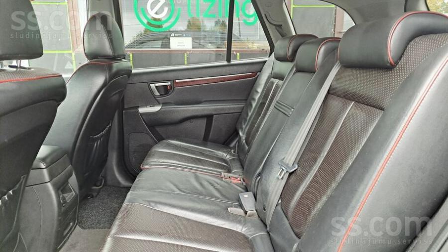 Black Hyundai Santa Fe 2008 in Riga, with an engine capacity of 2.20 L and mileage of 296 thousand km for 3600 €, photo 15 on AUTOMOTO.COM.LV
