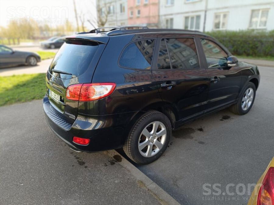 Melns Hyundai Santa Fe 2009 Rīga, ar dzinēja tilpumu 2.20 L un nobraukumu 248 tūkst. km par 5090 €, foto 2 vietnē AUTOMOTO.COM.LV