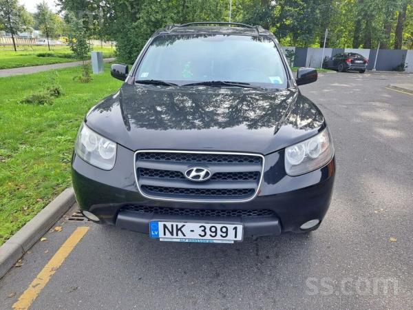 Black Hyundai Santa Fe 2009 in Riga, with an engine capacity of 2.20 L and mileage of 258 thousand km for 5200 €, photo 1 on AUTOMOTO.COM.LV
