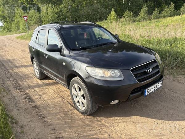 Black Hyundai Santa Fe 2009 in Jelgava, with an engine capacity of 2.20 L and mileage of 450 thousand km for 3300 €, photo 2 on AUTOMOTO.COM.LV