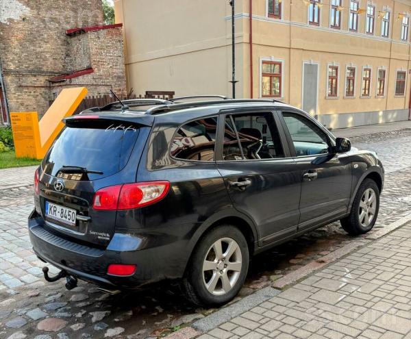 Melns Hyundai Santa Fe 2009 Jelgava, ar dzinēja tilpumu 2.20 L un nobraukumu 450 tūkst. km par 4000 €, foto 3 vietnē AUTOMOTO.COM.LV
