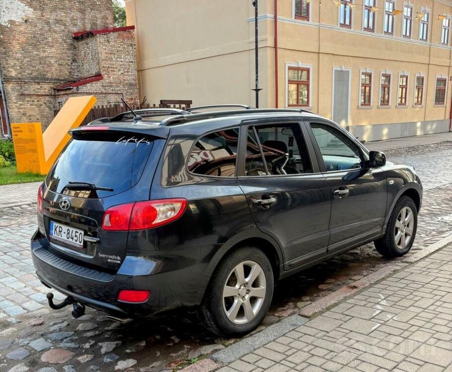 Melns Hyundai Santa Fe 2009 Jelgava, ar dzinēja tilpumu 2.20 L un nobraukumu 450 tūkst. km par 3850 €, foto 4 vietnē AUTOMOTO.COM.LV