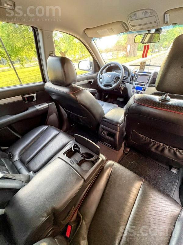 Melns Hyundai Santa Fe 2009 Jelgava, ar dzinēja tilpumu 2.20 L un nobraukumu 450 tūkst. km par 4000 €, foto 10 vietnē AUTOMOTO.COM.LV