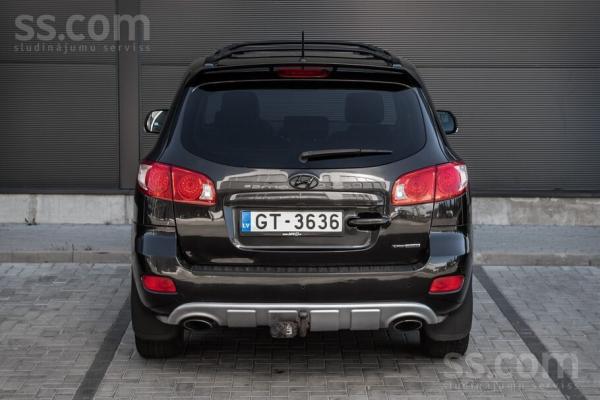 Black Hyundai Santa Fe 2009 in Riga, with an engine capacity of 2.20 L and mileage of 0 thousand km for 4490 €, photo 6 on AUTOMOTO.COM.LV