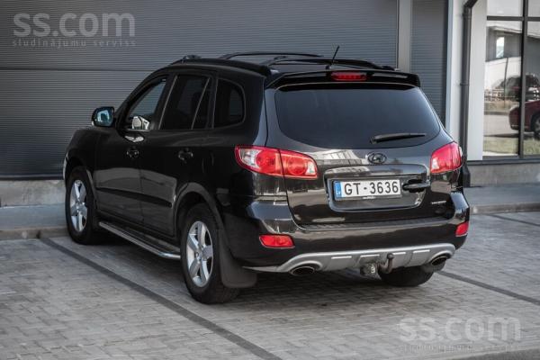 Black Hyundai Santa Fe 2009 in Riga, with an engine capacity of 2.20 L and mileage of 0 thousand km for 4490 €, photo 7 on AUTOMOTO.COM.LV
