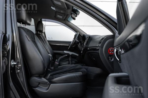 Black Hyundai Santa Fe 2009 in Riga, with an engine capacity of 2.20 L and mileage of 0 thousand km for 4490 €, photo 9 on AUTOMOTO.COM.LV