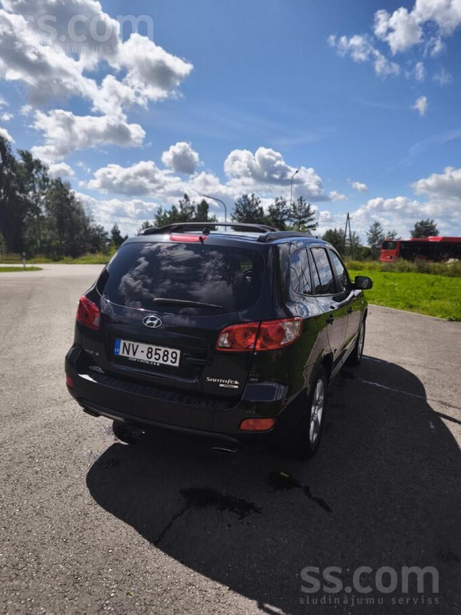 Melns Hyundai Santa Fe 2009 Daugavpils, ar dzinēja tilpumu 2.20 L un nobraukumu 230 tūkst. km par 5800 €, foto 3 vietnē AUTOMOTO.COM.LV