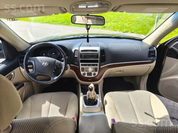 Melns Hyundai Santa Fe 2009 Daugavpils, ar dzinēja tilpumu 2.20 L un nobraukumu 230 tūkst. km par 5800 €, foto 4 vietnē AUTOMOTO.COM.LV