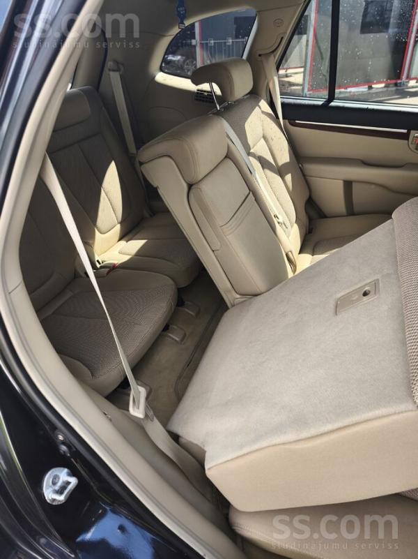 Melns Hyundai Santa Fe 2009 Daugavpils, ar dzinēja tilpumu 2.20 L un nobraukumu 230 tūkst. km par 5800 €, foto 6 vietnē AUTOMOTO.COM.LV