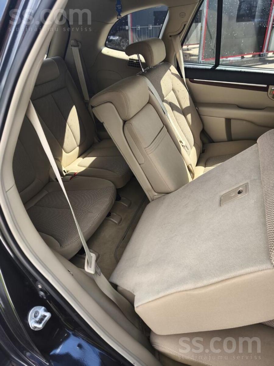 Melns Hyundai Santa Fe 2009 Daugavpils, ar dzinēja tilpumu 2.20 L un nobraukumu 230 tūkst. km par 5800 €, foto 7 vietnē AUTOMOTO.COM.LV