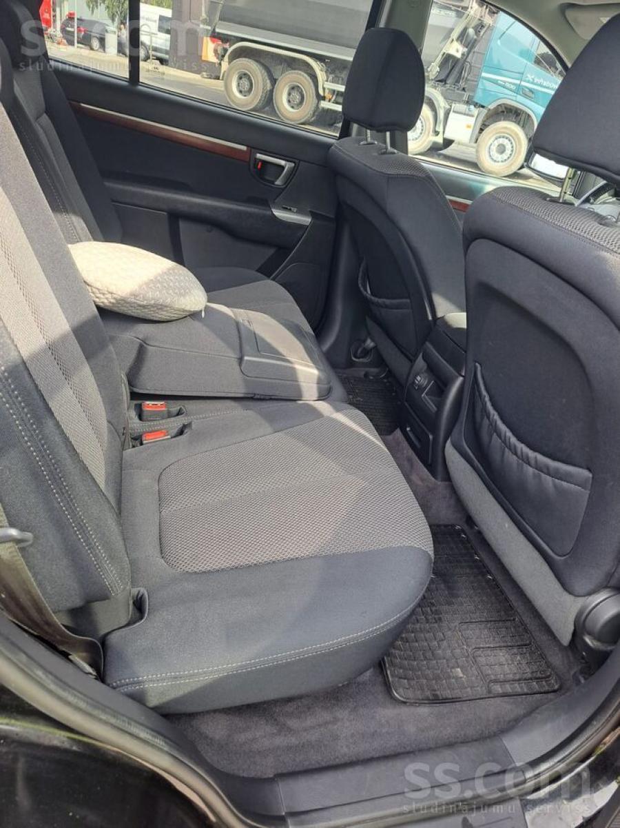 Melns Hyundai Santa Fe 2009 Rīga, ar dzinēja tilpumu 2.20 L un nobraukumu 258 tūkst. km par 4850 €, foto 3 vietnē AUTOMOTO.COM.LV