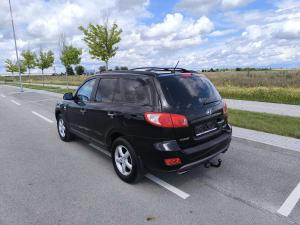 Black Hyundai Santa Fe 2009 in Marijampole, with an engine capacity of 2.19 L and mileage of 310 thousand km for 3900 €, photo 4 on AUTOMOTO.COM.LV