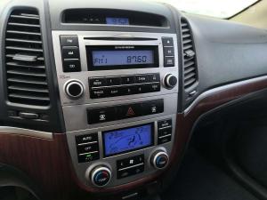 Black Hyundai Santa Fe 2009 in Marijampole, with an engine capacity of 2.19 L and mileage of 310 thousand km for 3900 €, photo 17 on AUTOMOTO.COM.LV