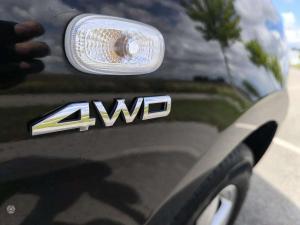 Black Hyundai Santa Fe 2009 in Marijampole, with an engine capacity of 2.19 L and mileage of 310 thousand km for 3900 €, photo 21 on AUTOMOTO.COM.LV