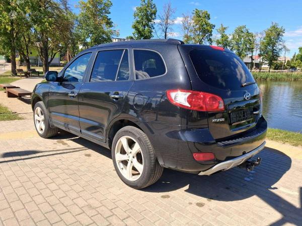 Melns Hyundai Santa Fe 2009 Raseiniai, ar dzinēja tilpumu 2.19 L un nobraukumu 345 tūkst. km par 2400 €, foto 3 vietnē AUTOMOTO.COM.LV