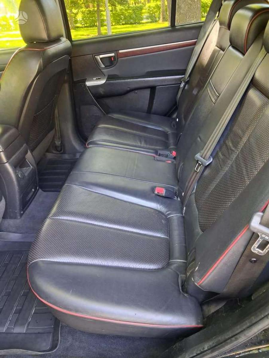 Melns Hyundai Santa Fe 2009 Raseiniai, ar dzinēja tilpumu 2.19 L un nobraukumu 345 tūkst. km par 2400 €, foto 18 vietnē AUTOMOTO.COM.LV