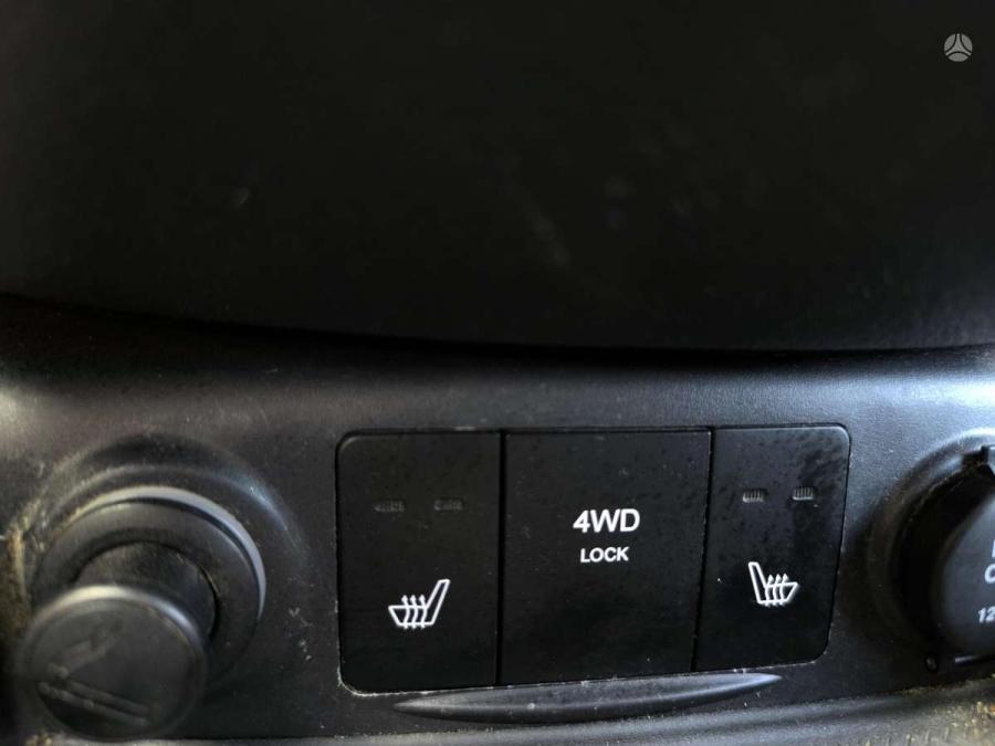 Melns Hyundai Santa Fe 2009 Marijampole, ar dzinēja tilpumu 2.19 L un nobraukumu 310 tūkst. km par 3200 €, foto 17 vietnē AUTOMOTO.COM.LV