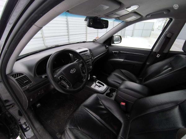 Melns Hyundai Santa Fe 2010 Marijampole, ar dzinēja tilpumu 2.20 L un nobraukumu 245 tūkst. km par 5350 €, foto 10 vietnē AUTOMOTO.COM.LV