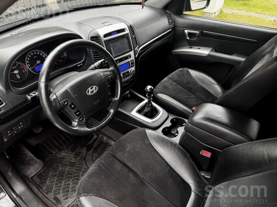 Melns Hyundai Santa Fe 2010 Rīga, ar dzinēja tilpumu 2.20 L un nobraukumu 333 tūkst. km par 3900 €, foto 6 vietnē AUTOMOTO.COM.LV