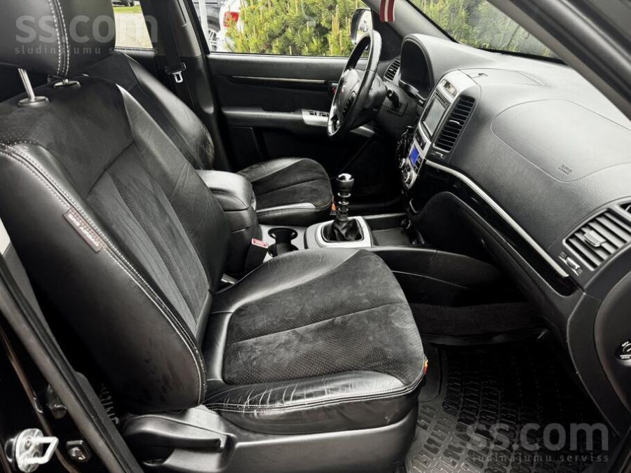 Melns Hyundai Santa Fe 2010 Rīga, ar dzinēja tilpumu 2.20 L un nobraukumu 333 tūkst. km par 3900 €, foto 8 vietnē AUTOMOTO.COM.LV