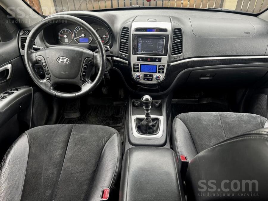 Melns Hyundai Santa Fe 2010 Rīga, ar dzinēja tilpumu 2.20 L un nobraukumu 333 tūkst. km par 3900 €, foto 9 vietnē AUTOMOTO.COM.LV