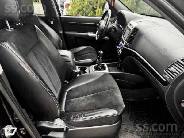 Melns Hyundai Santa Fe 2010 Rīga, ar dzinēja tilpumu 2.20 L un nobraukumu 333 tūkst. km par 4000 €, foto 7 vietnē AUTOMOTO.COM.LV