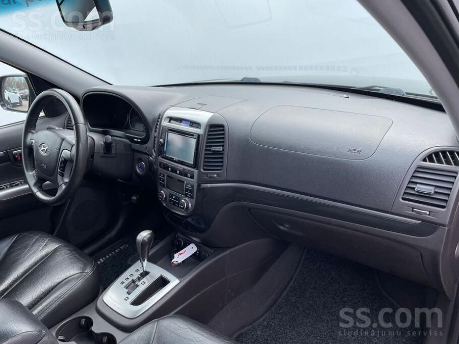 Melns Hyundai Santa Fe 2010 Rīga, ar dzinēja tilpumu 2.20 L un nobraukumu 217 tūkst. km par 6900 €, foto 8 vietnē AUTOMOTO.COM.LV