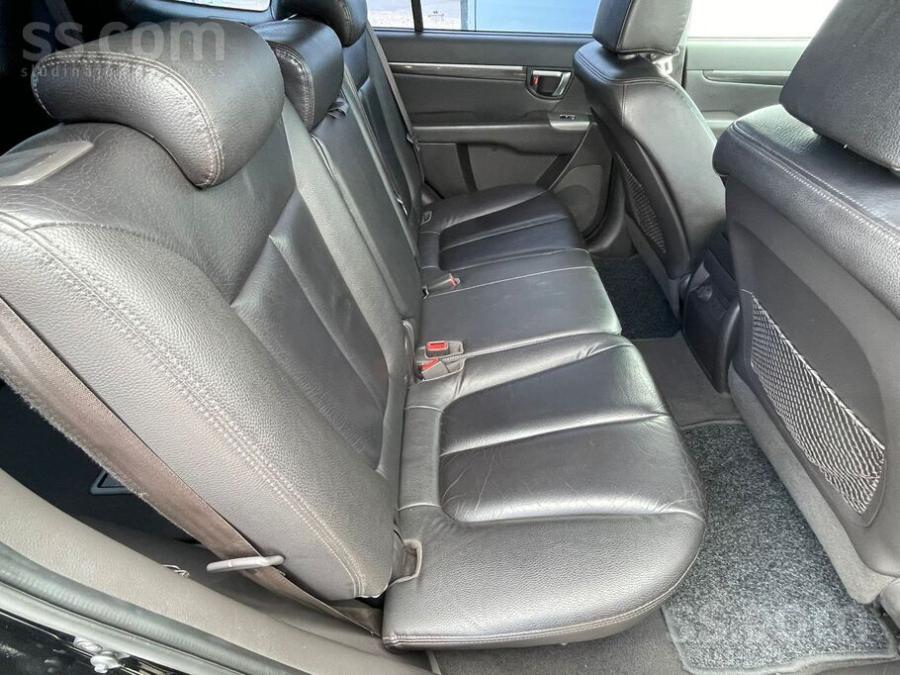 Melns Hyundai Santa Fe 2010 Rīga, ar dzinēja tilpumu 2.20 L un nobraukumu 217 tūkst. km par 6900 €, foto 17 vietnē AUTOMOTO.COM.LV
