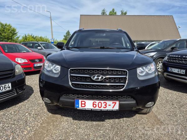 Melns Hyundai Santa Fe 2010 Daugavpils, ar dzinēja tilpumu 2.20 L un nobraukumu 0 tūkst. km par 4950 €, foto 2 vietnē AUTOMOTO.COM.LV