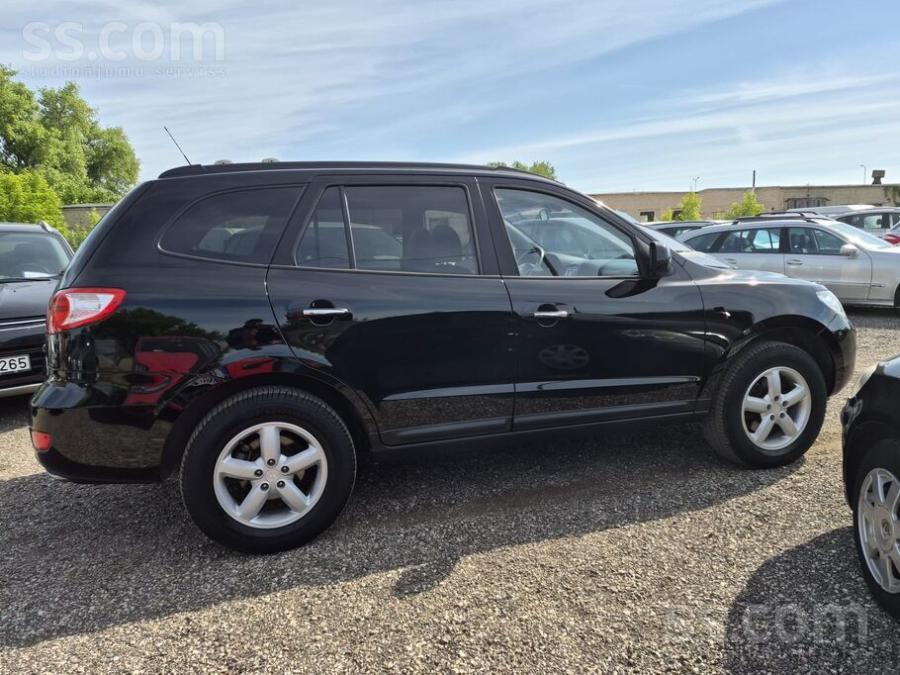 Melns Hyundai Santa Fe 2010 Daugavpils, ar dzinēja tilpumu 2.20 L un nobraukumu 0 tūkst. km par 4950 €, foto 6 vietnē AUTOMOTO.COM.LV