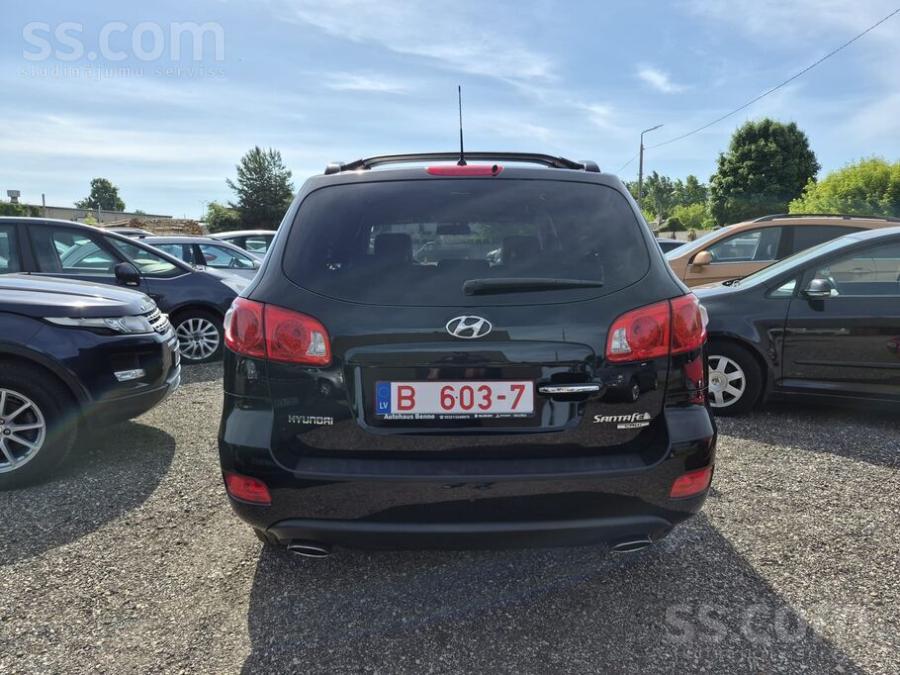 Melns Hyundai Santa Fe 2010 Daugavpils, ar dzinēja tilpumu 2.20 L un nobraukumu 0 tūkst. km par 4950 €, foto 8 vietnē AUTOMOTO.COM.LV