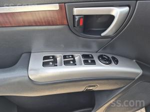 Melns Hyundai Santa Fe 2010 Daugavpils, ar dzinēja tilpumu 2.20 L un nobraukumu 0 tūkst. km par 4950 €, foto 13 vietnē AUTOMOTO.COM.LV