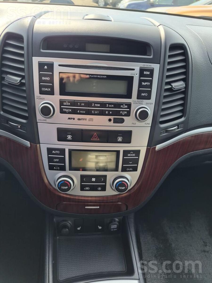 Melns Hyundai Santa Fe 2010 Daugavpils, ar dzinēja tilpumu 2.20 L un nobraukumu 0 tūkst. km par 4950 €, foto 14 vietnē AUTOMOTO.COM.LV