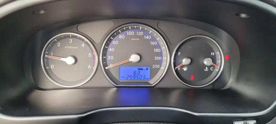 Melns Hyundai Santa Fe 2010 Rīga, ar dzinēja tilpumu 2.20 L un nobraukumu 259 tūkst. km par 8900 €, foto 13 vietnē AUTOMOTO.COM.LV